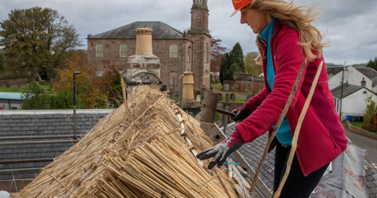 Specialist work begins to re-thatch roof of historic…