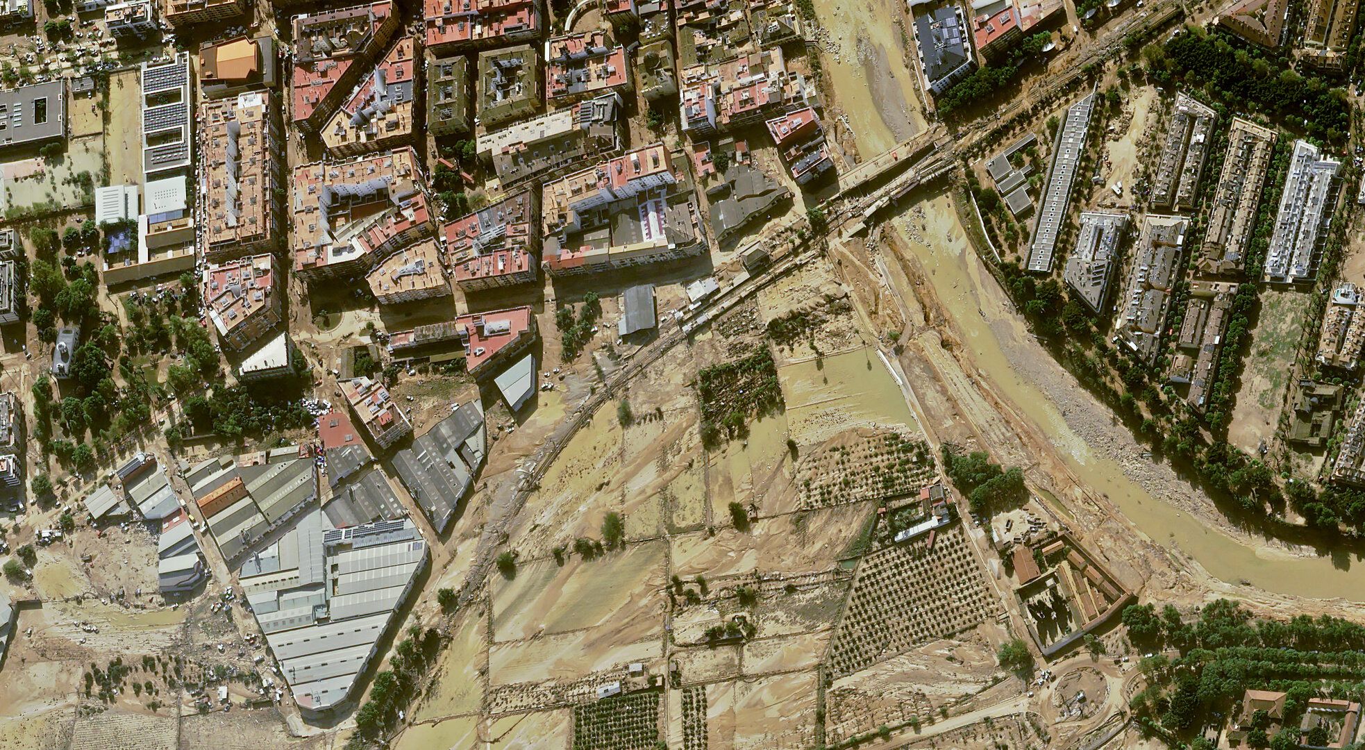 Satellites capture havoc caused by Spanish floods…