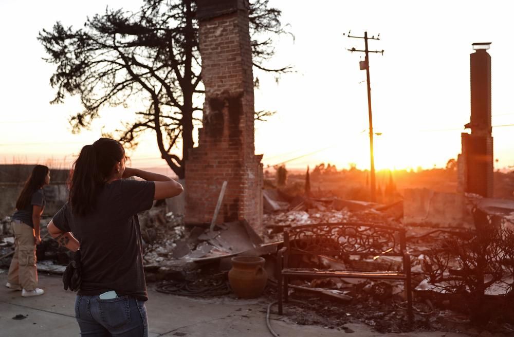 ‘Devastating’: California fire victims return to sift…