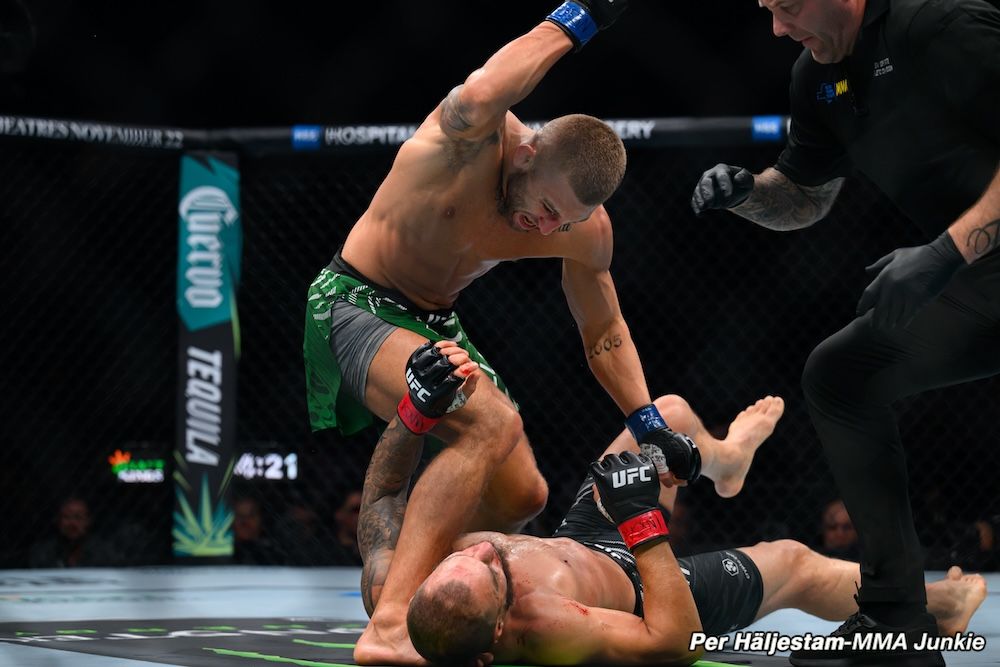 UFC 309 video: Oban Elliott brutally KOs Bassil Hafez… UFC 309 video: Oban Elliott brutally KOs Bassil Hafez…
