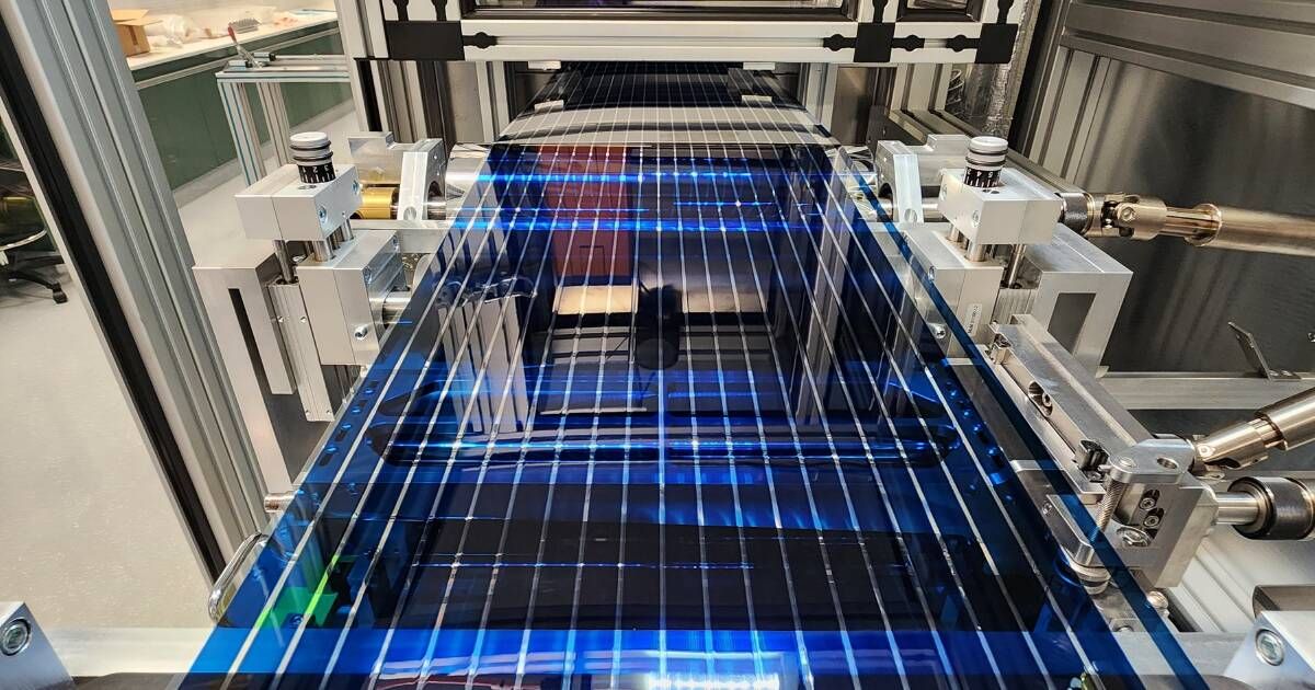 Printed solar cells begin running off the production…