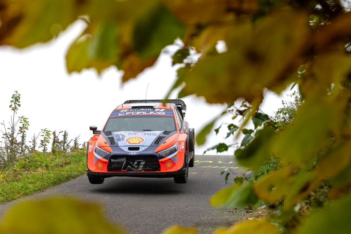 Tanak can fight “without hands tied” in WRC title…