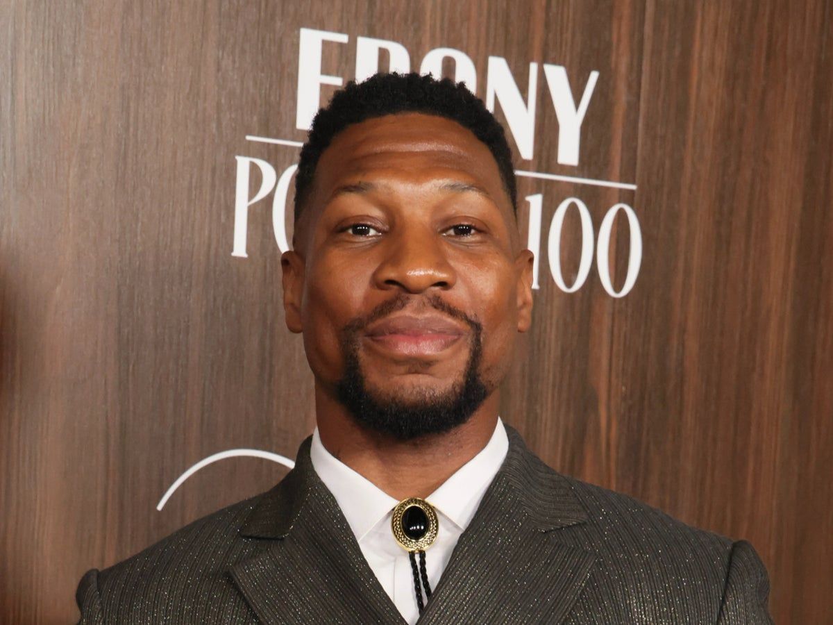 Jonathan Majors’ ex-girlfriend drops assault and…
