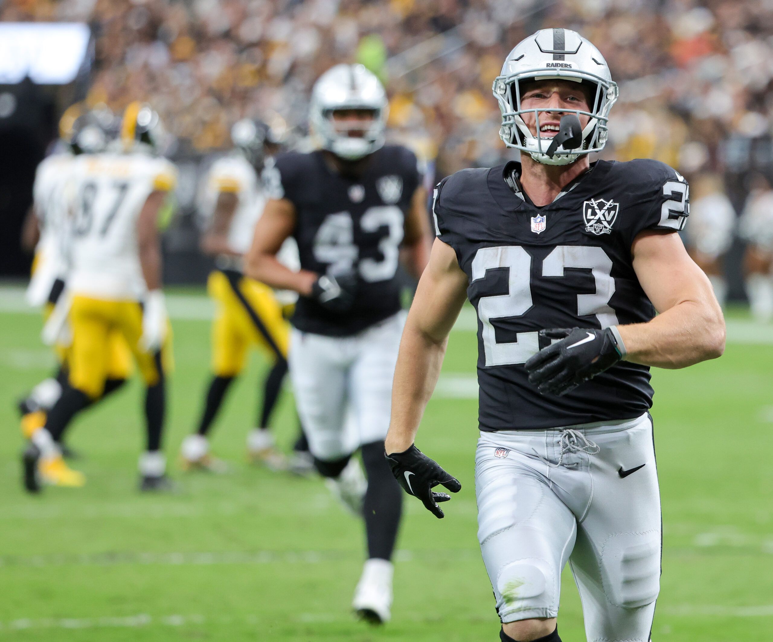 Raiders Week 12 snap counts vs Broncos: RB Dylan Laube…