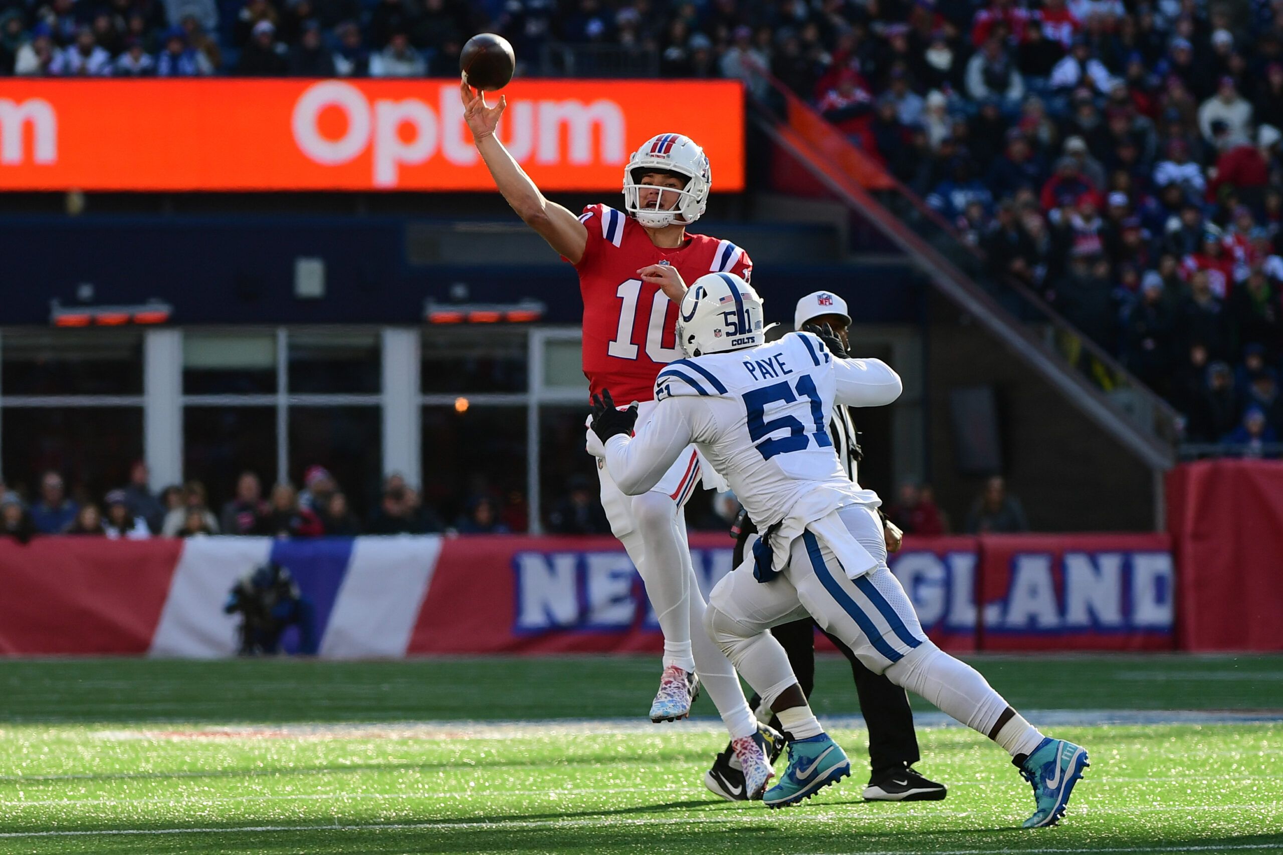 WATCH: Patriots QB Drake Maye hits Austin Hooper for…