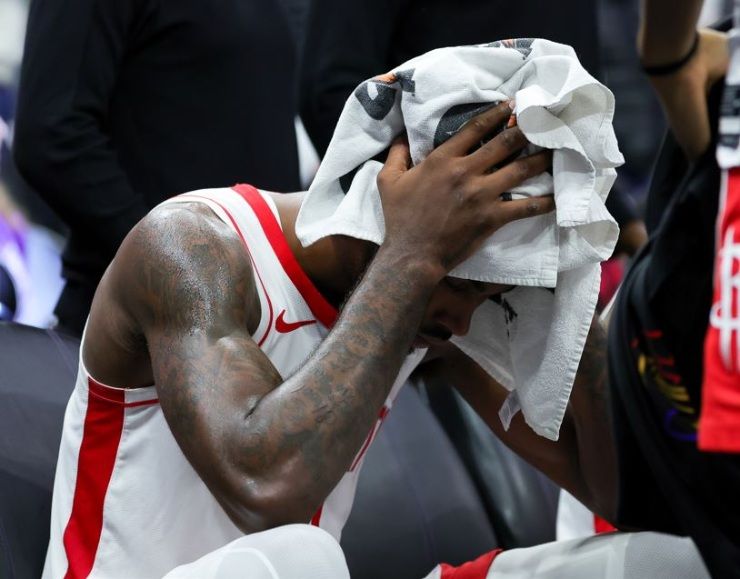 Tari Eason Held Back from Running After Kings Fan in…