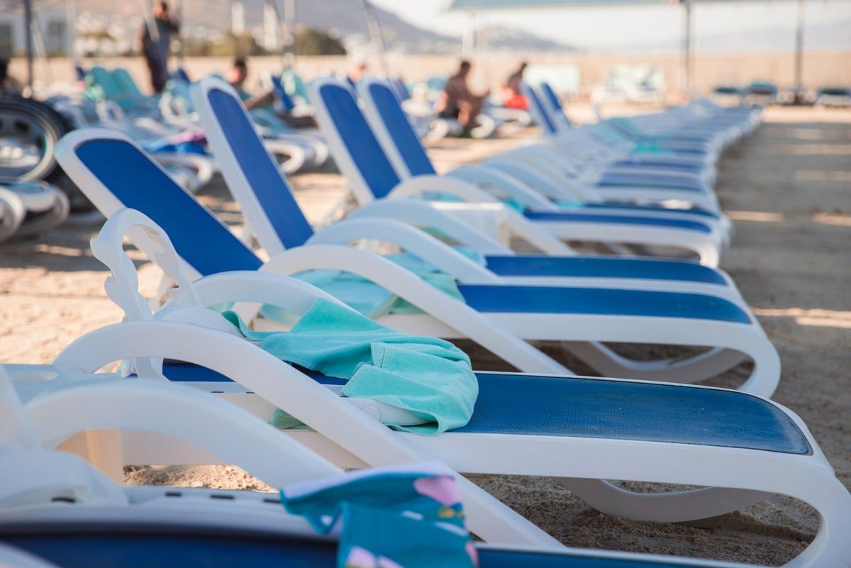 Hundreds of sunbeds vandalised on Tenerife beaches…