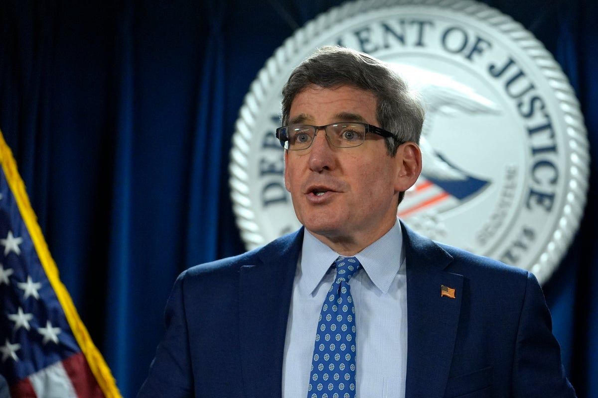 Report finds police in Massachusetts city let officers…