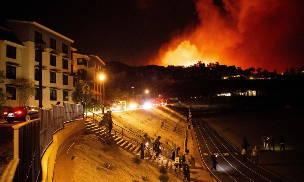 Malibu wildfire forces mass evacuations as it burns…
