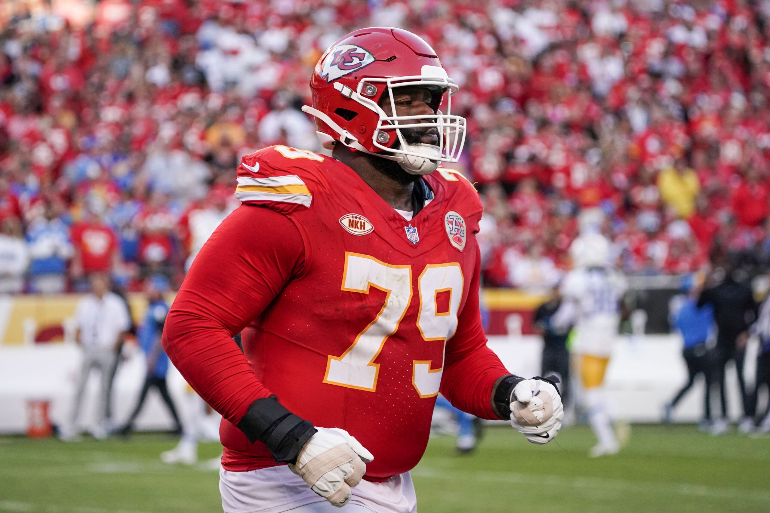 Former Chiefs offensive lineman continues to hint at…