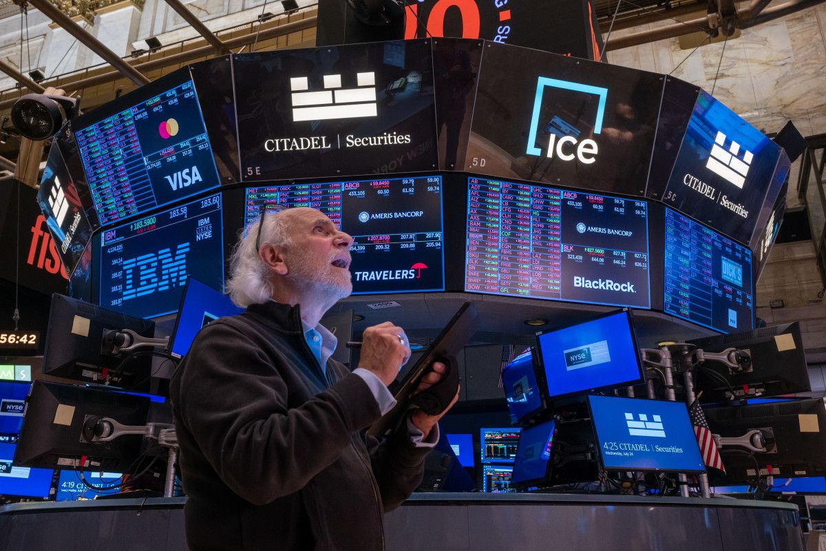 Stock Market Today: Stocks end mixed, Nasdaq tops…
