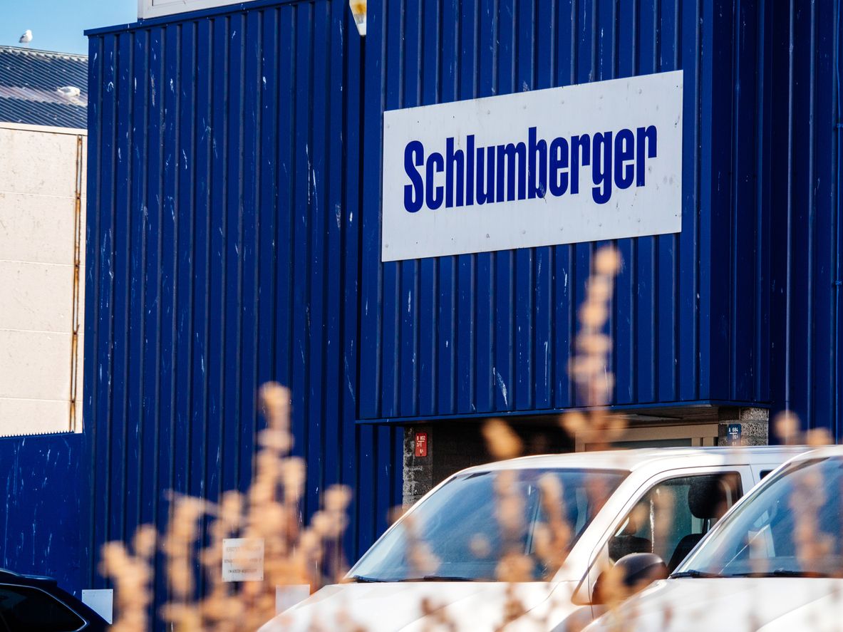 Schlumberger Stock: Is SLB Underperforming the Energy…