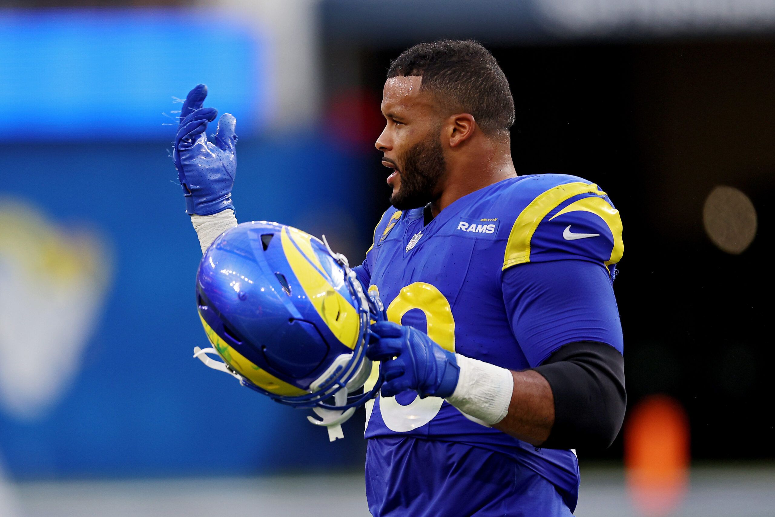 Here’s why Aaron Donald can’t return to the Rams this…