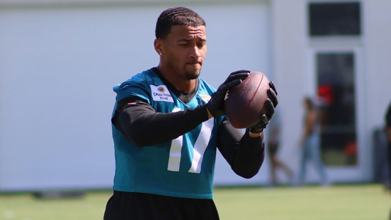 Is Evan Engram playing today? Injury updates for…