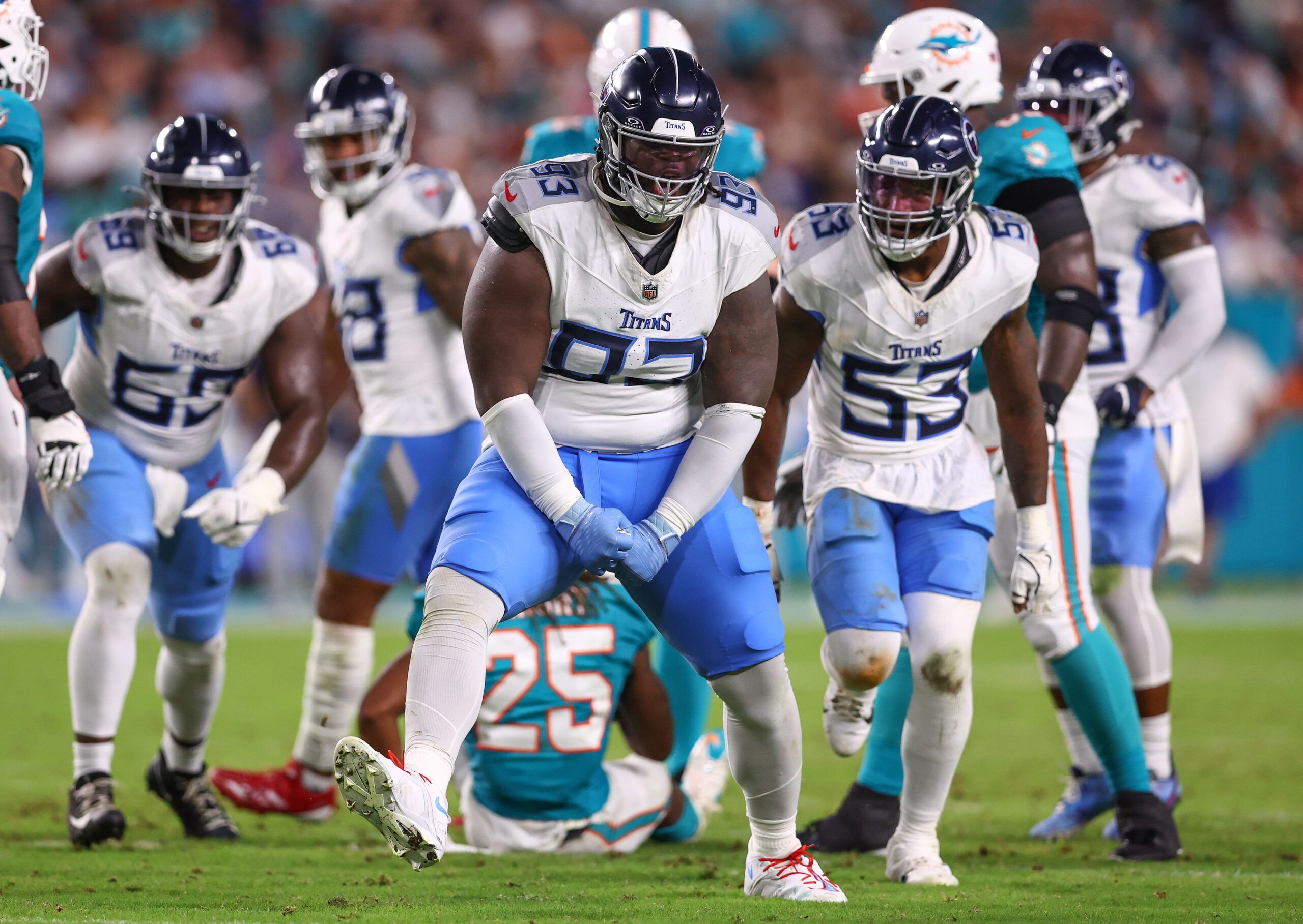 Watch it: Titans’ T’Vondre Sweat makes incredible play…