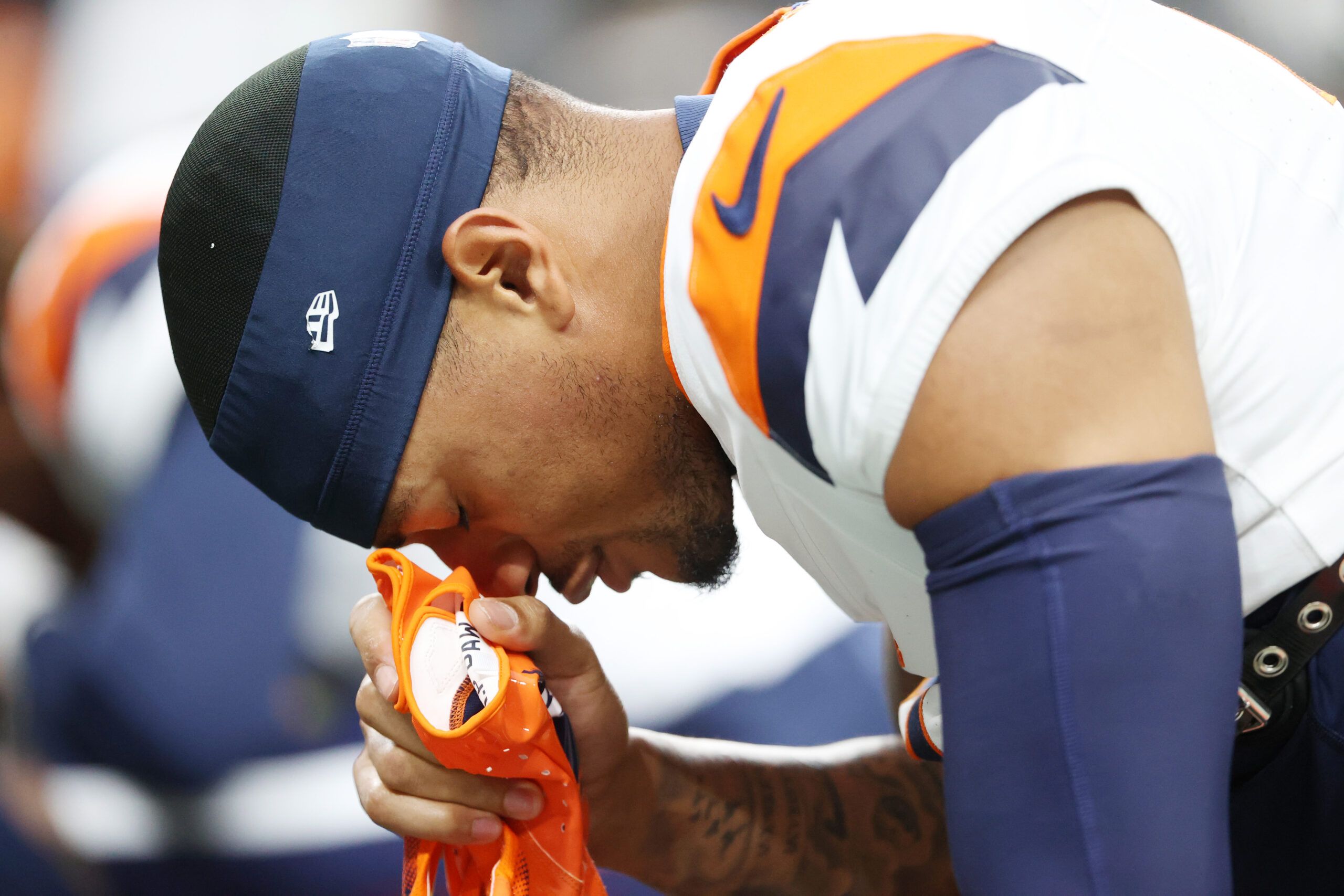 Pat Surtain’s dad reacts to cornerback’s injury vs.…