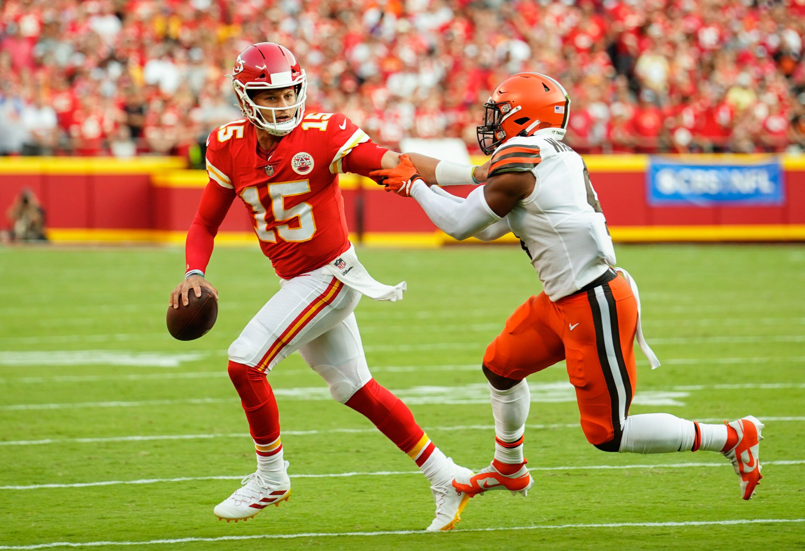 Chiefs QB Patrick Mahomes reveals ankle status after…