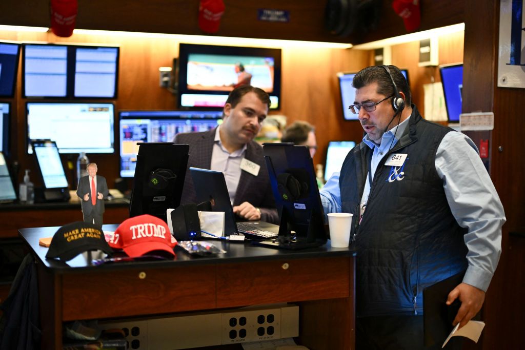 Dow Jones Drops 1,100 Points, Suffers Longest Losing…