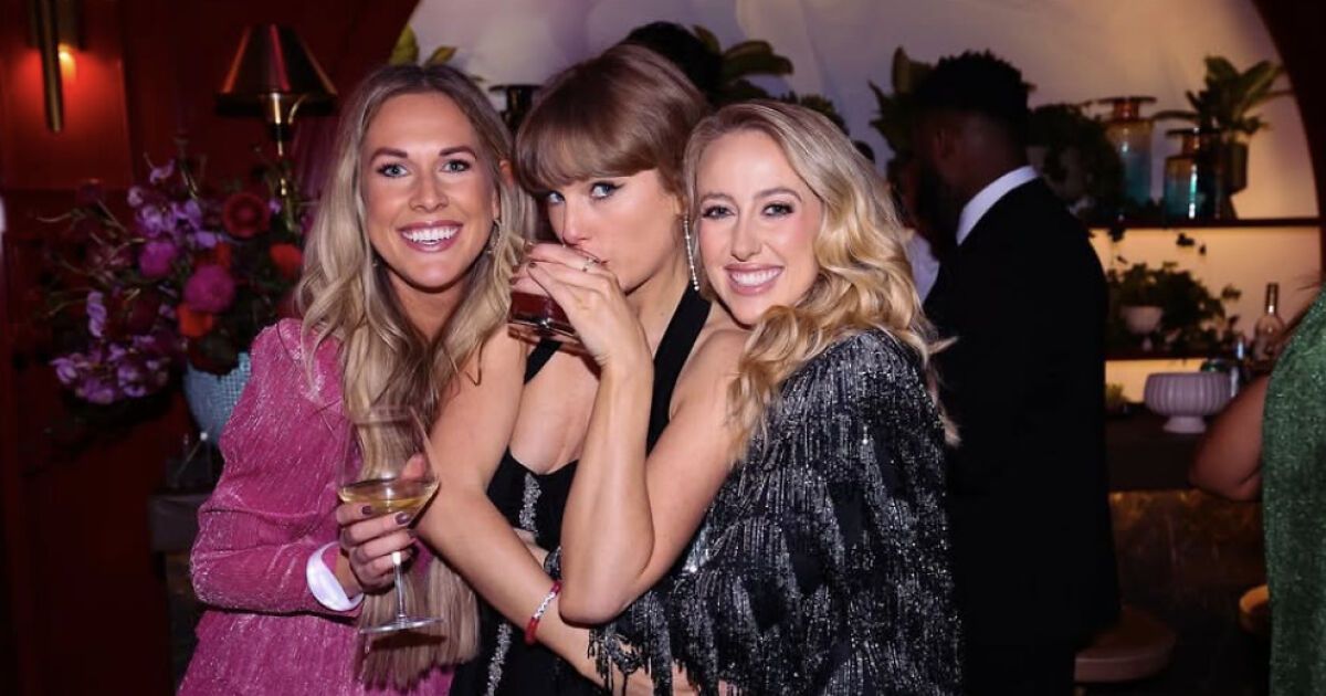 Taylor Swift’s “Blurred” Ring Finger In Wrap Party…