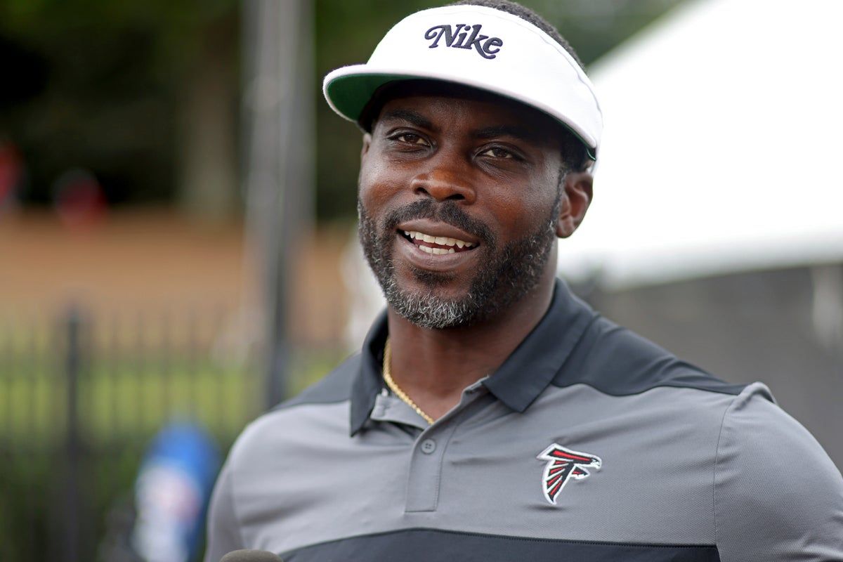 Former NFL star Michael Vick officially hired by…