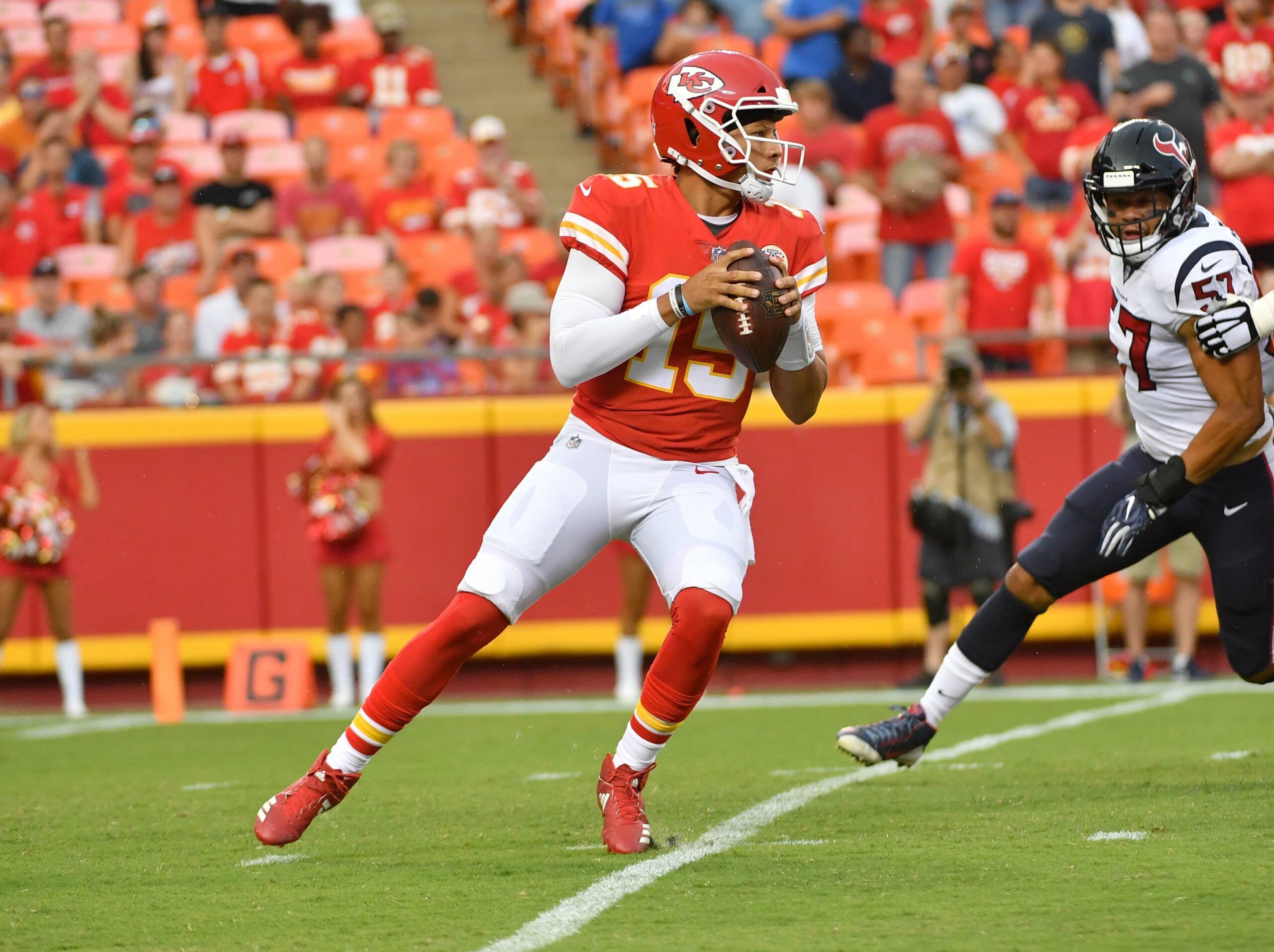 Is Patrick Mahomes playing today? Injury updates for…
