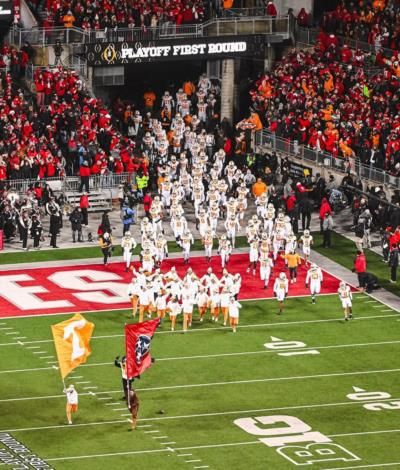 Tennessee's Star Running Back Dylan Sampson Injured…