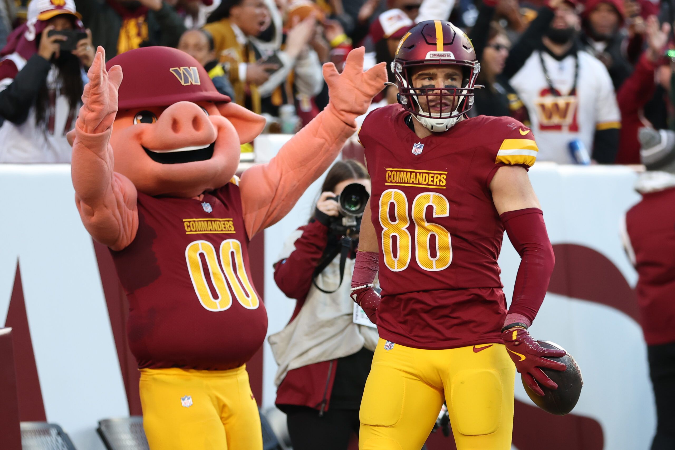 NFL insider: Commanders TE Zach Ertz ‘trending toward…