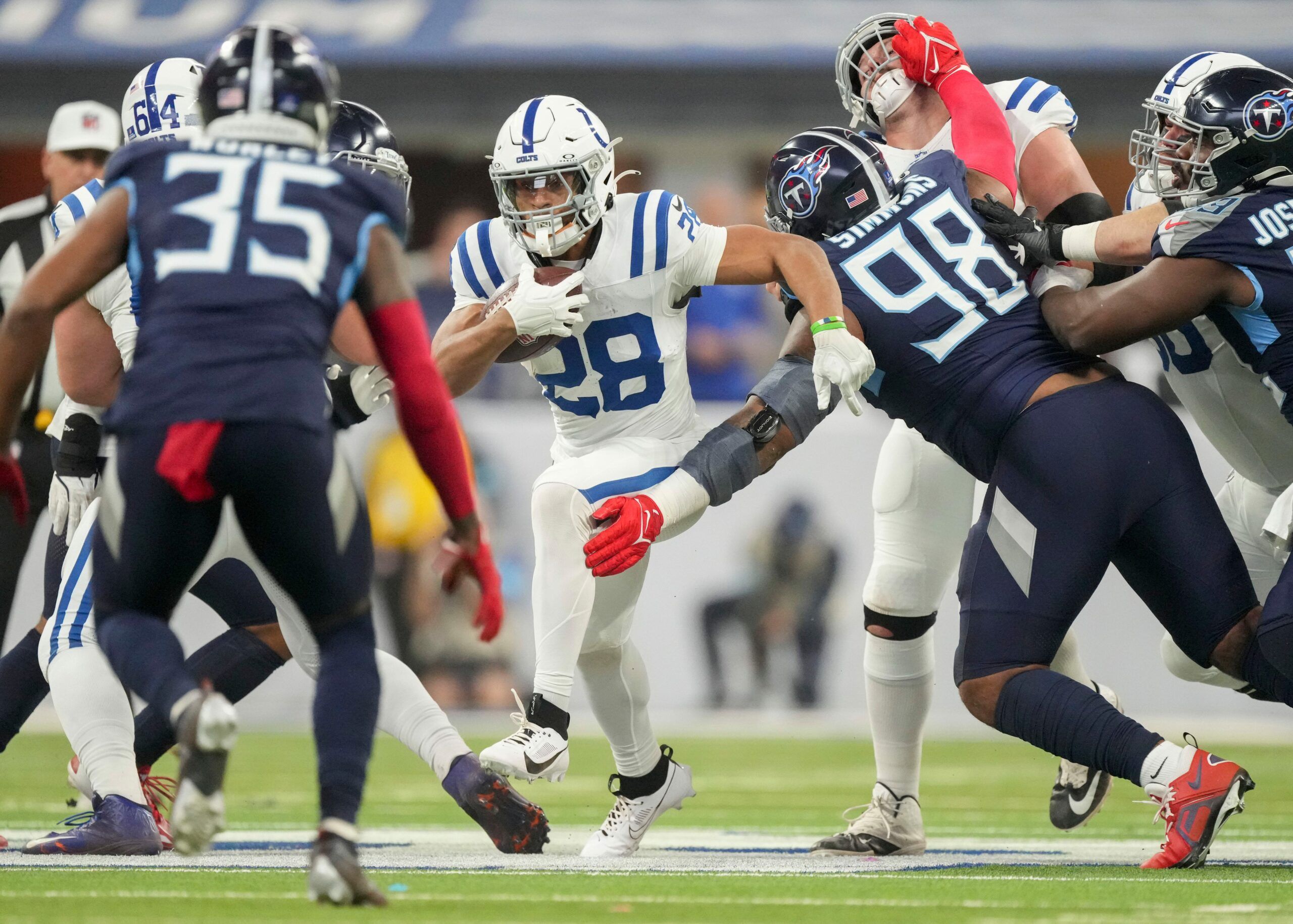 Colts’ RB Jonathan Taylor eclipses 1,000 yard mark…