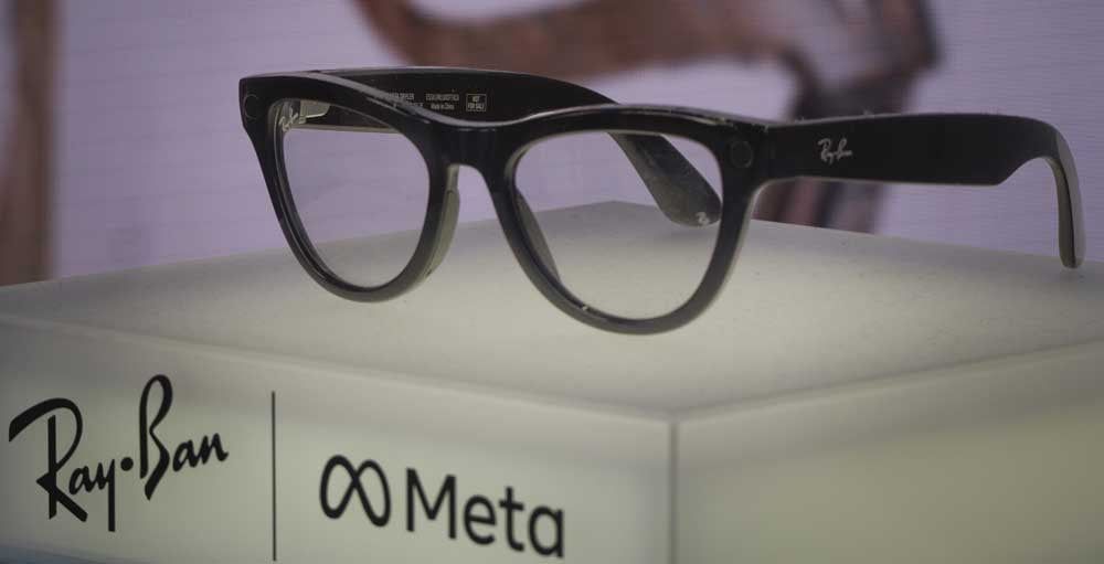 Meta Reportedly Planning Displays For Ray-Ban Glasses…