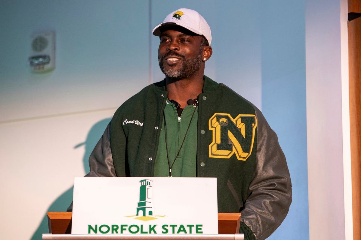 Former NFL great Michael Vick introduced as Norfolk…