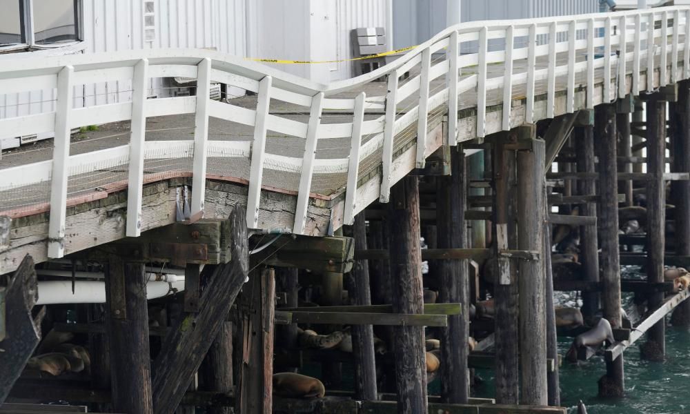 Part of Santa Cruz wharf collapses and floats away…