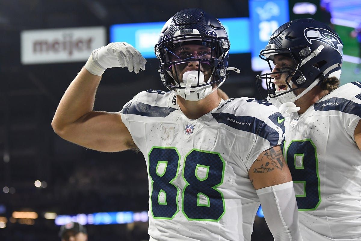 Should Seahawks feature AJ Barner more in passing game?