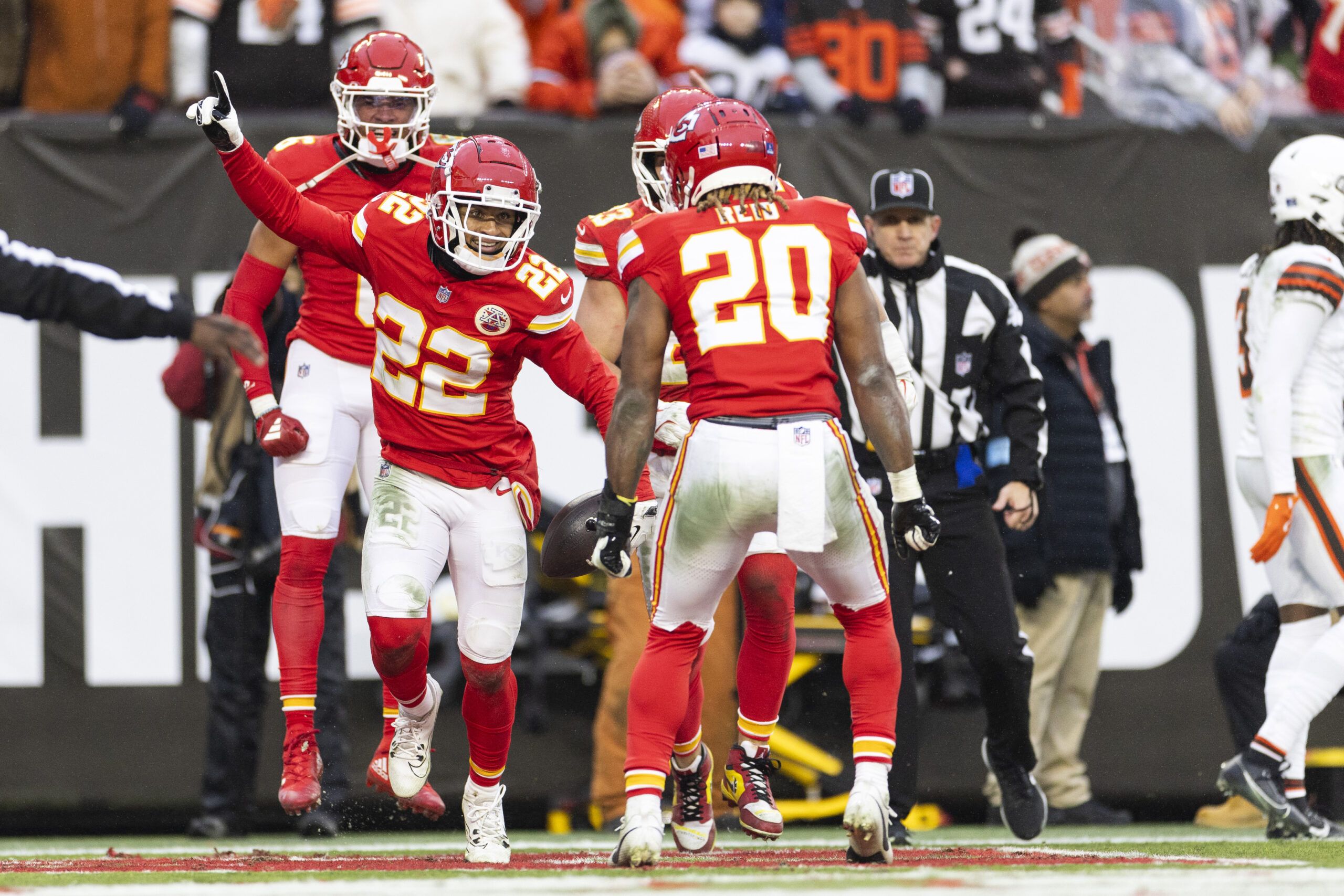 Chiefs CB Trent McDuffie praises teammates through…