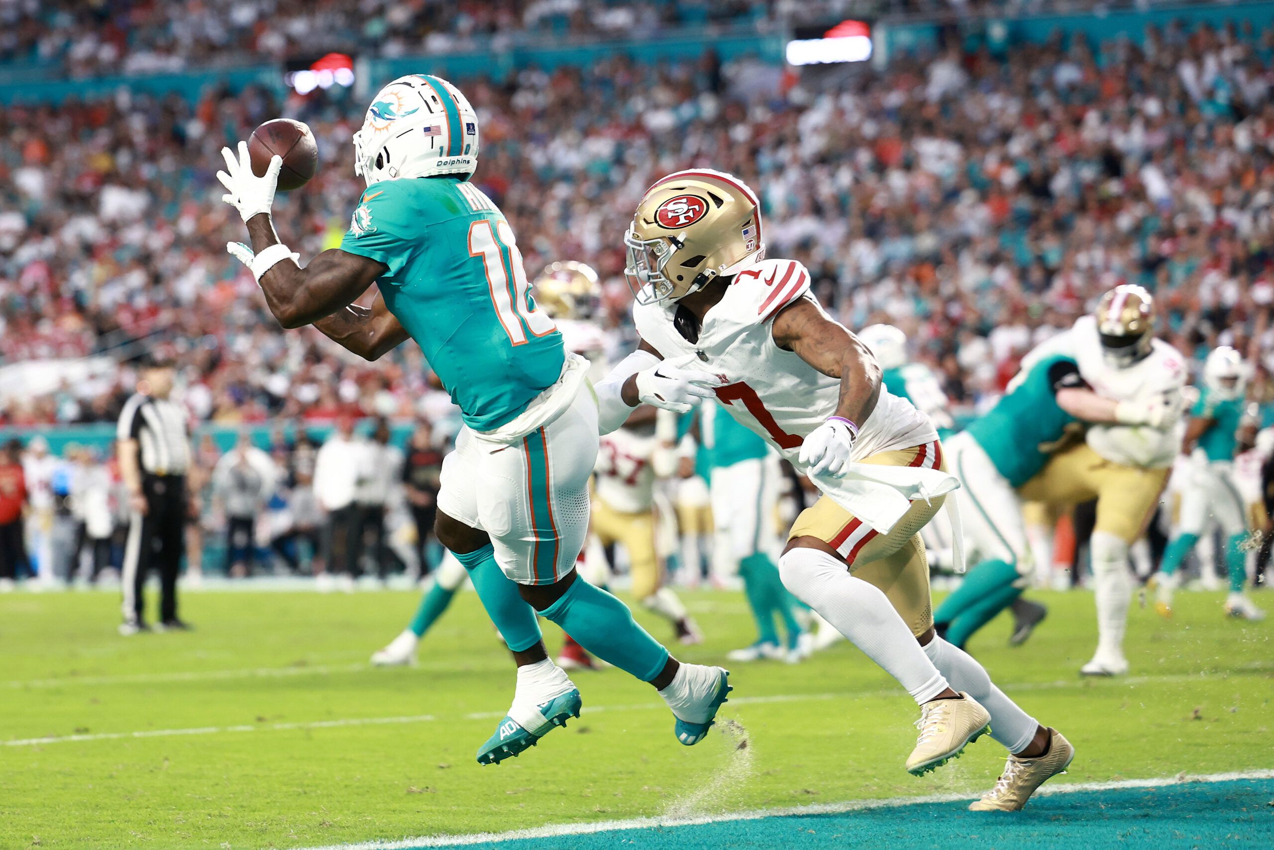 Tyreek Hill playing through ankle injury in 2024, Wes…