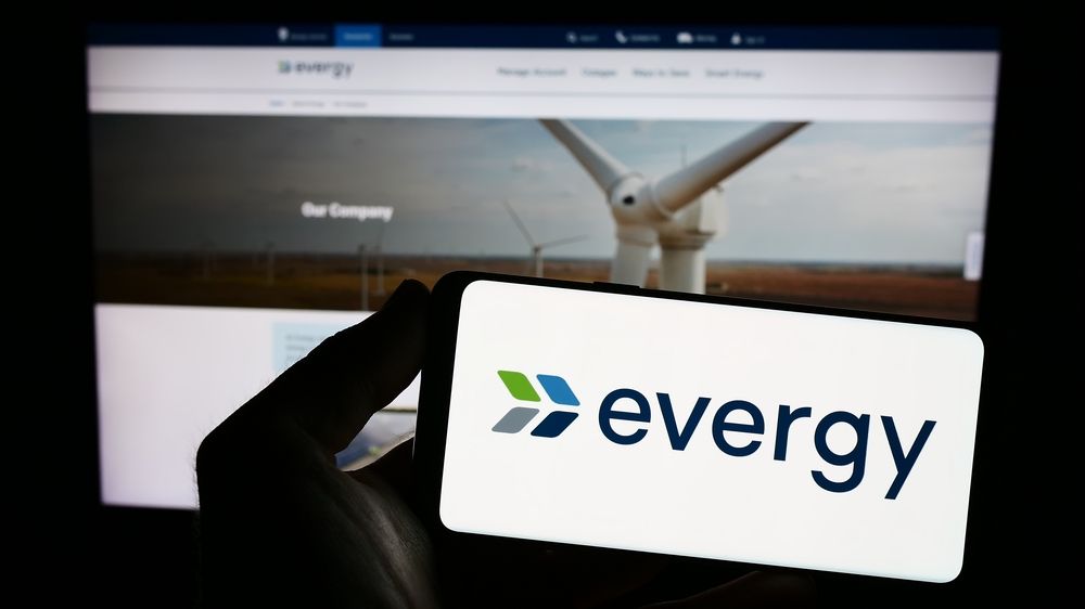 Is Evergy Stock Underperforming the S&P 500?