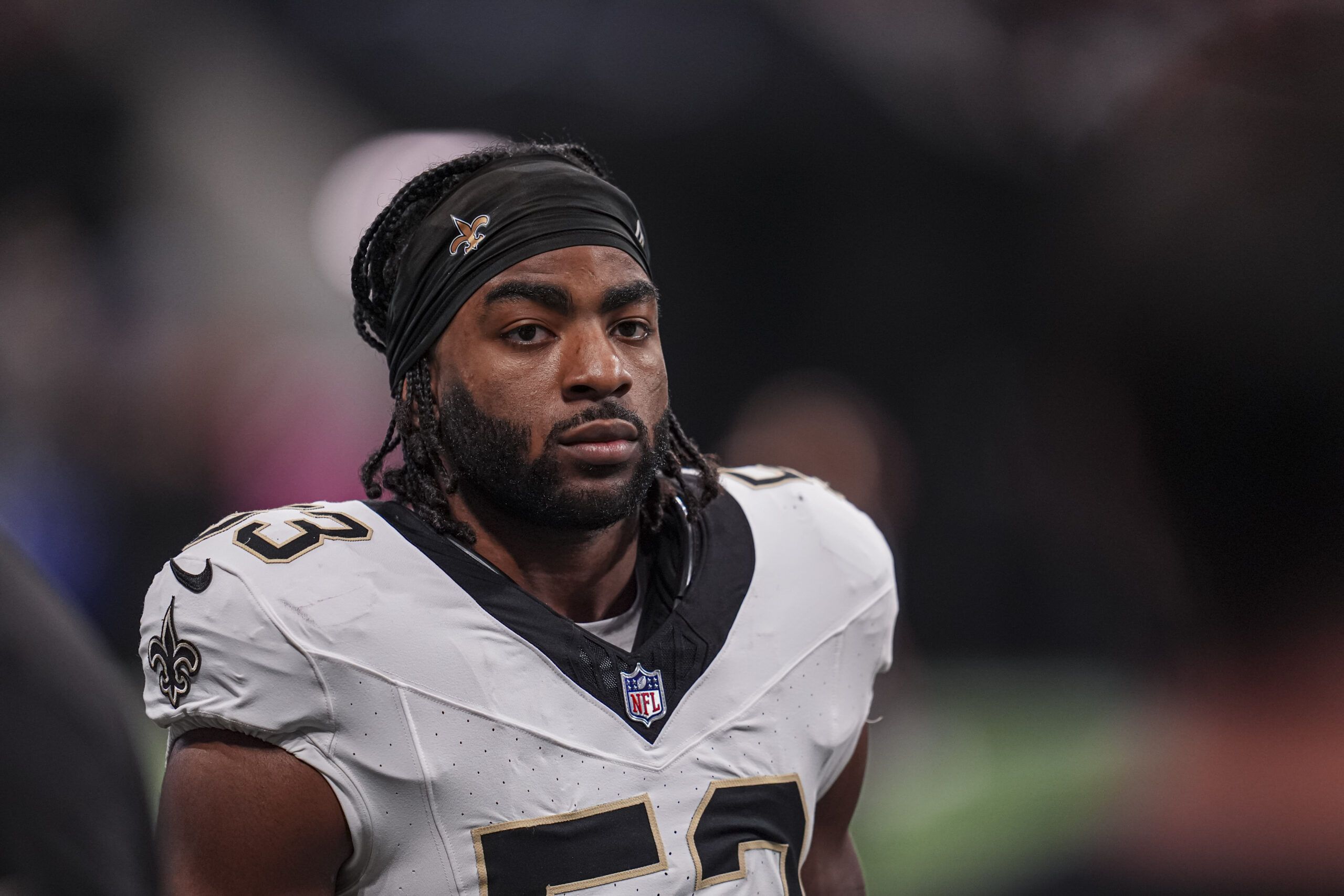 Rookie Saints linebacker carted off after ugly special…
