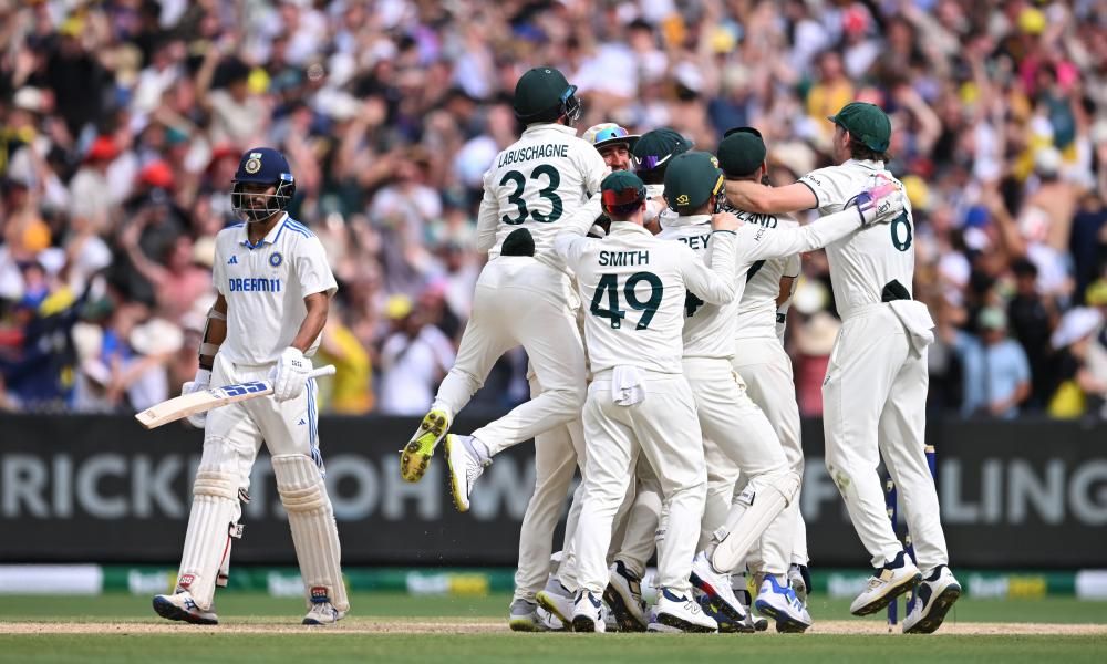 Australia gamble pays off with late flurry of India…