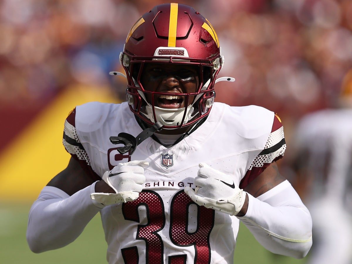 Commanders player Jeremy Reaves proposes to girlfriend…