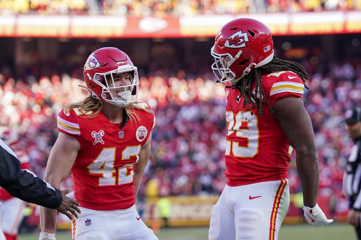 Chiefs FB Carson Steele reflects on early season…