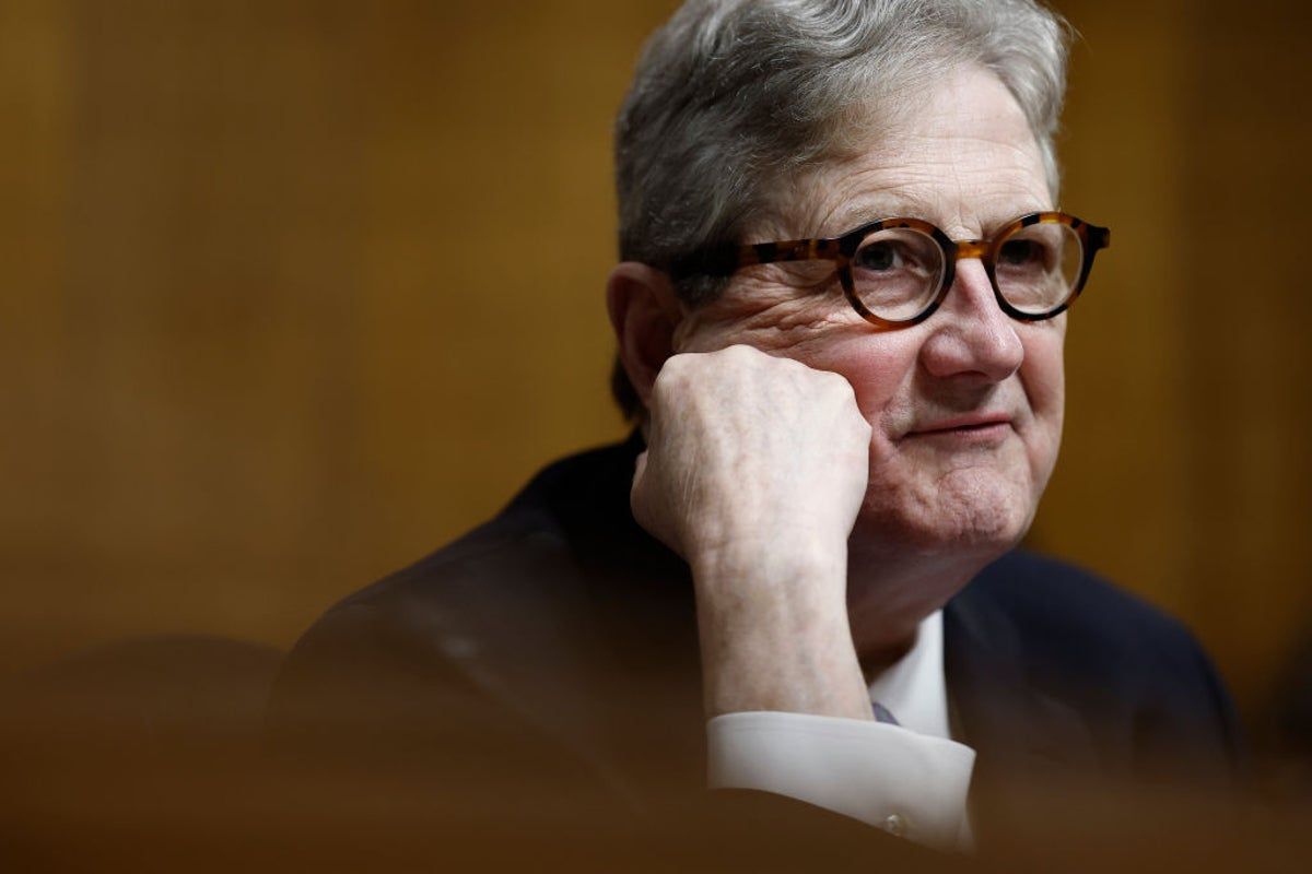 Republican senator takes shot at media during New…