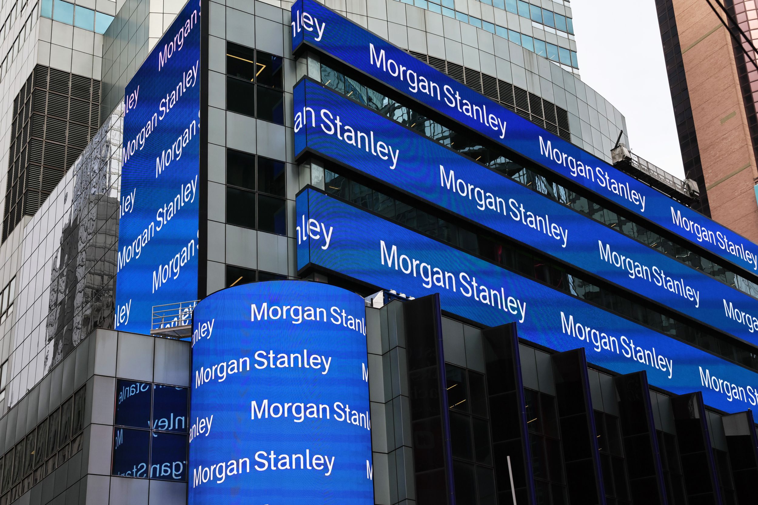 Morgan Stanley Reportedly Considers Offering Crypto…