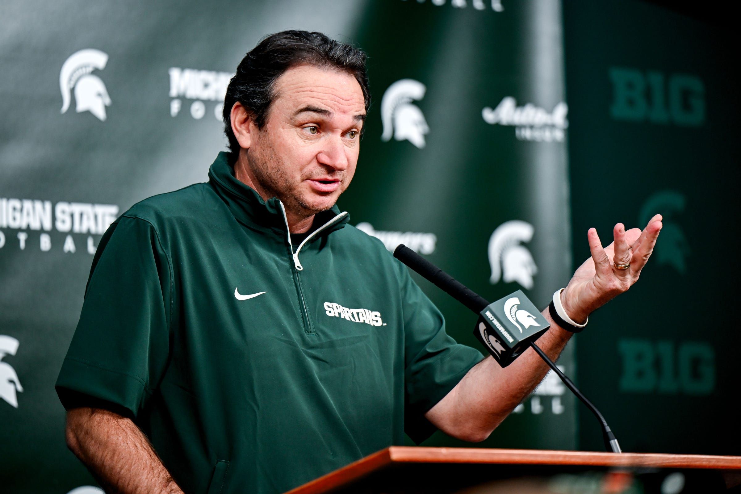 Michigan State football reportedly hires former Oregon…