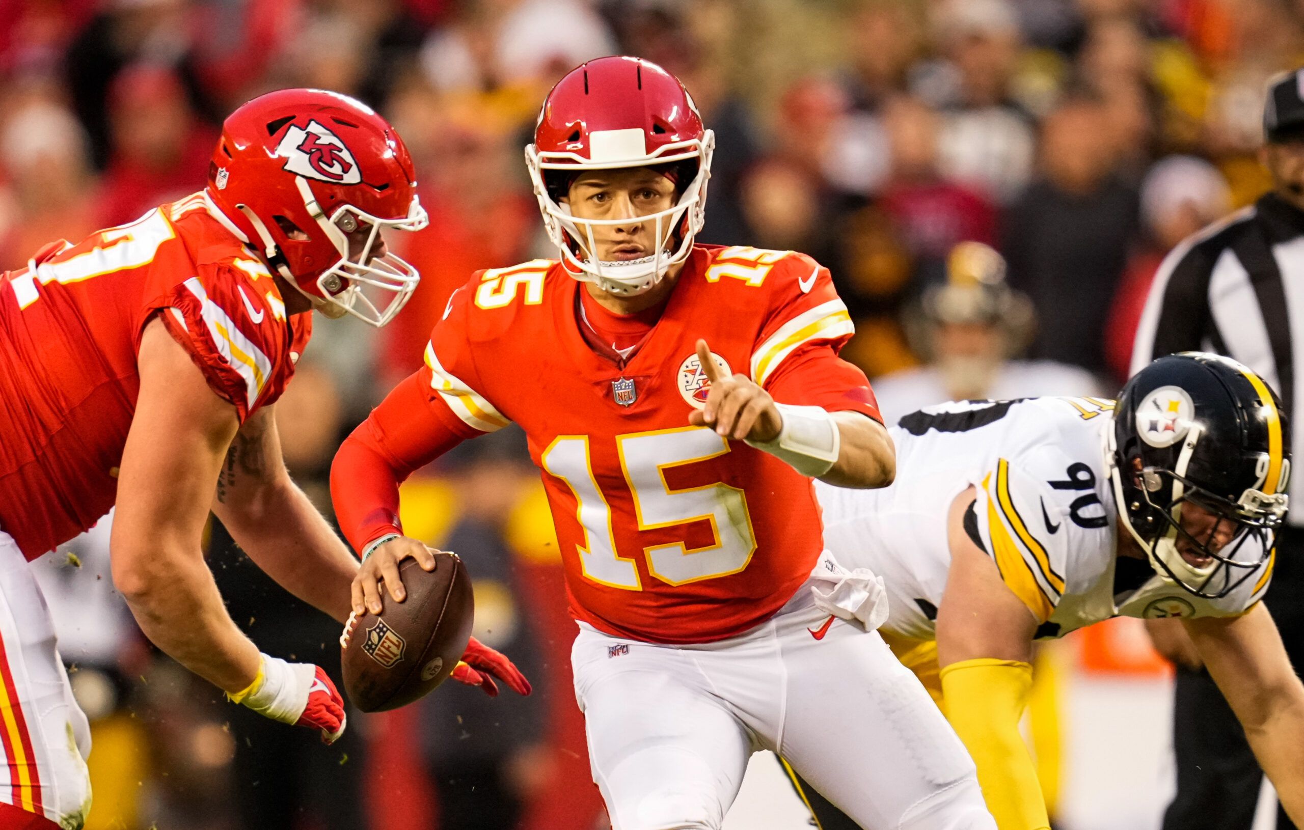 Is Patrick Mahomes playing today? Injury updates for…