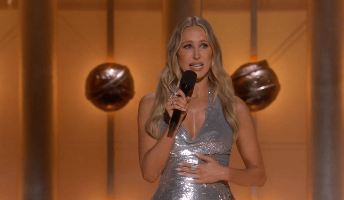 Golden Globes host Nikki Glaser stuns with…