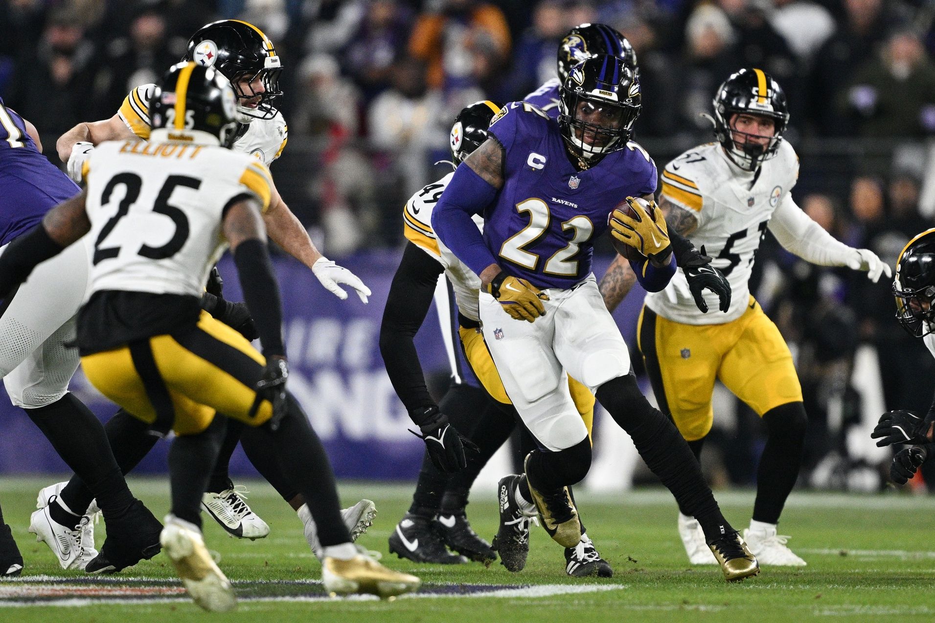 Sights and sounds from first half as Ravens hold a…
