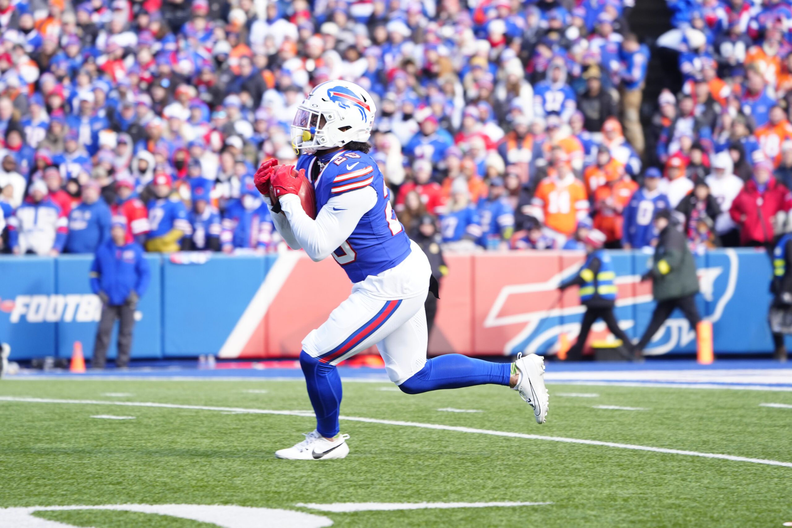 Bills RB Ty Johnson makes spectacular TD catch on…