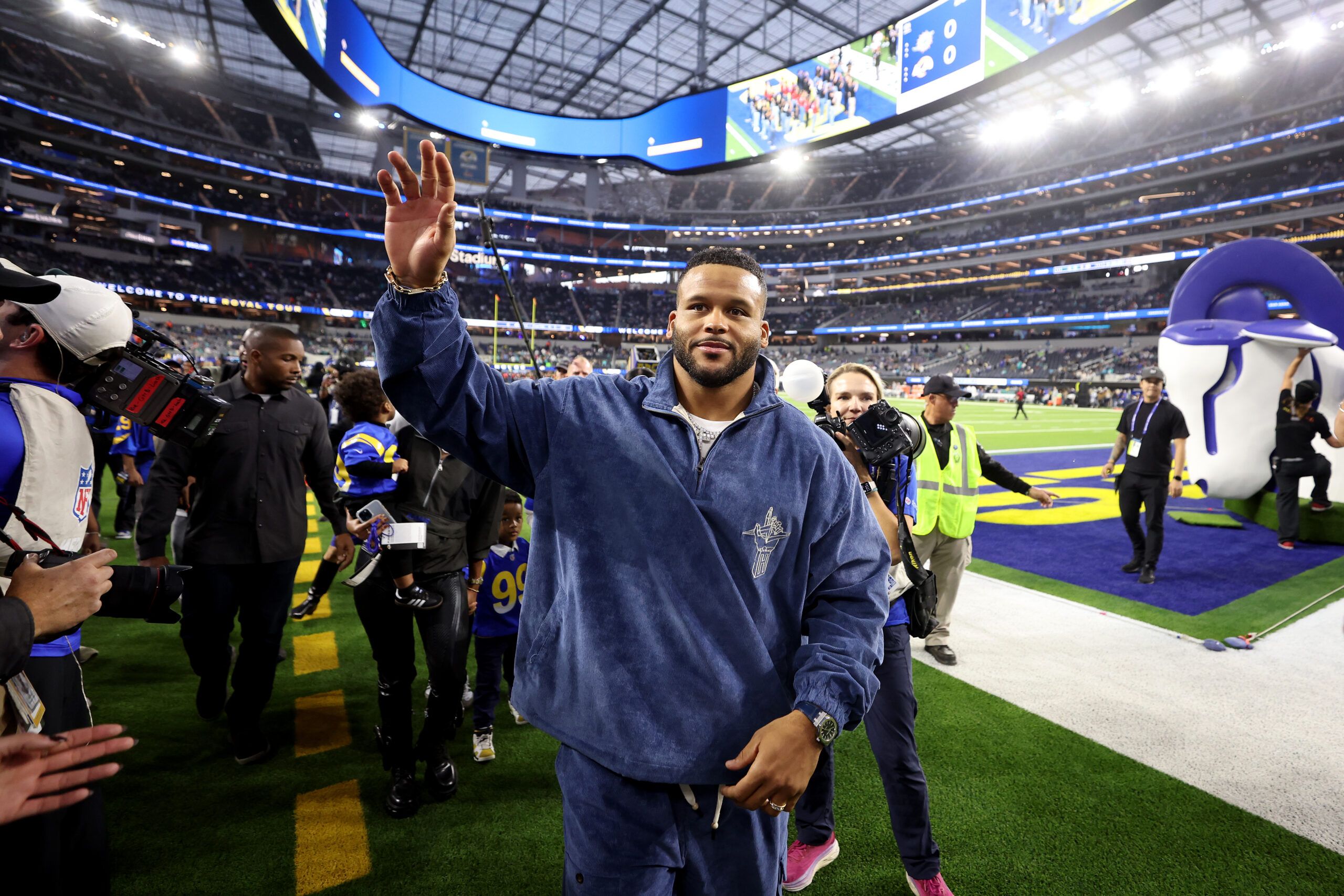Look: Aaron Donald is in attendance for Rams-Vikings…