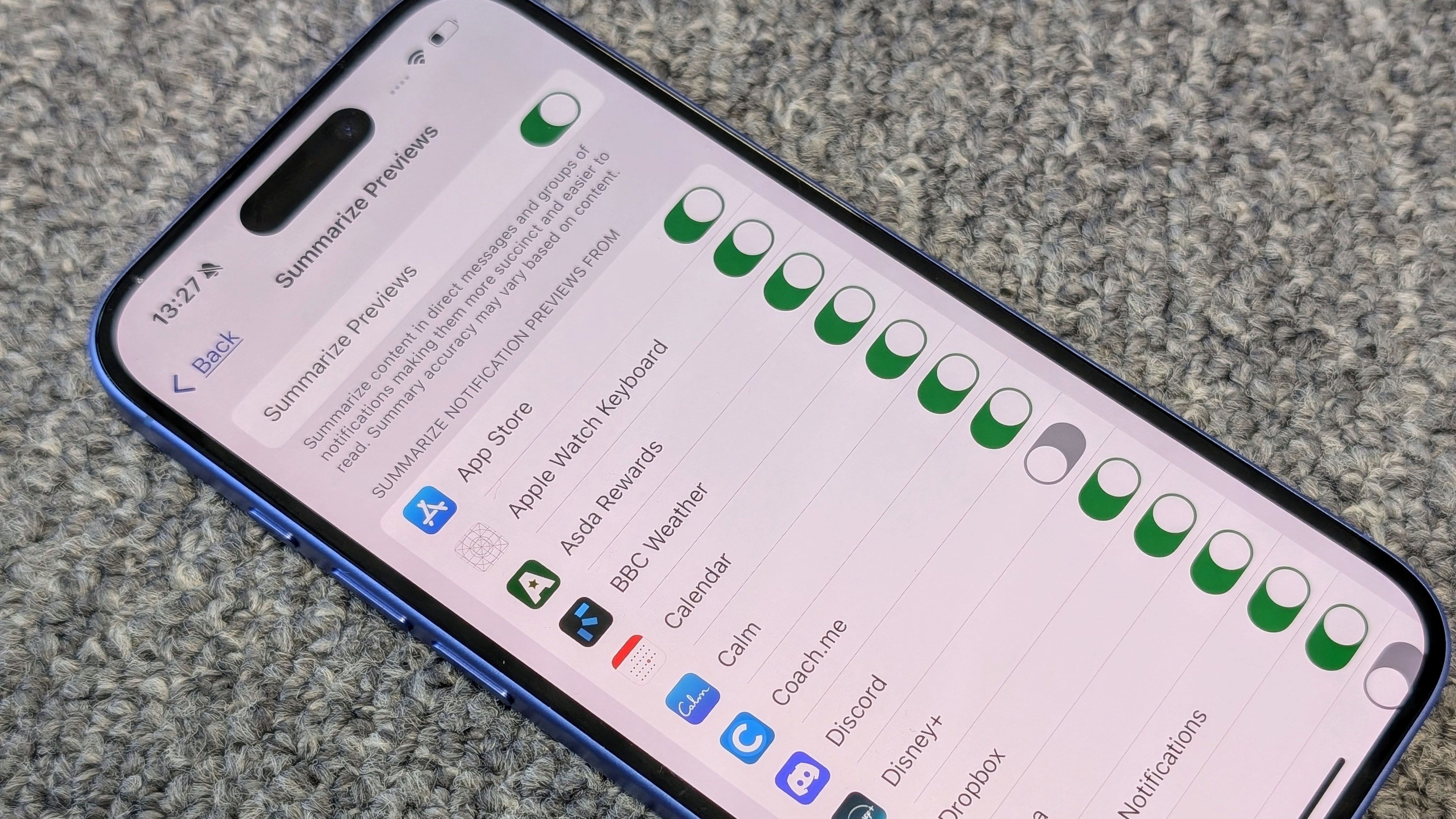 No more fake news - Apple Intelligence Notification…