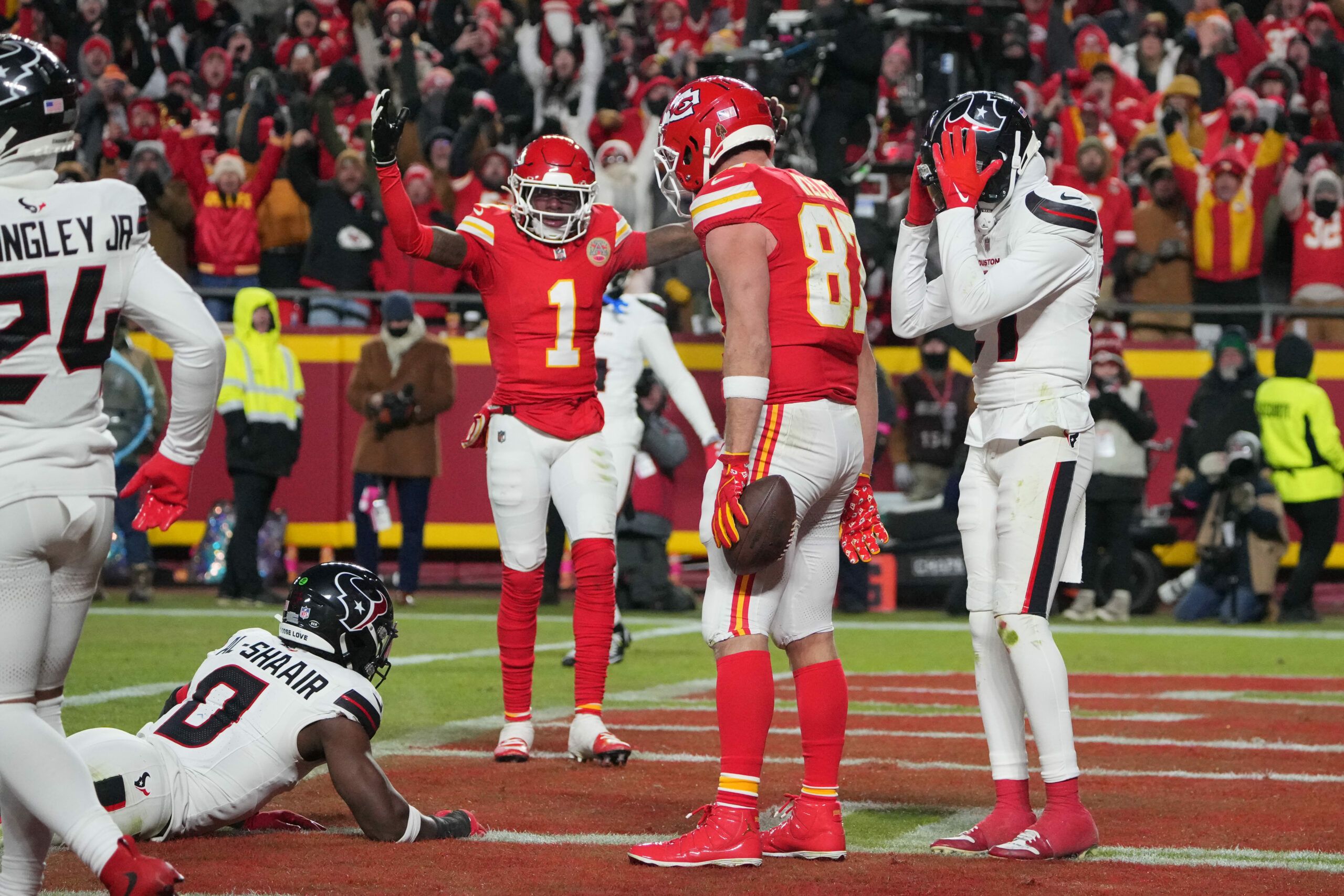 Watch Patrick Mahomes’ epic touchdown pass to Travis…