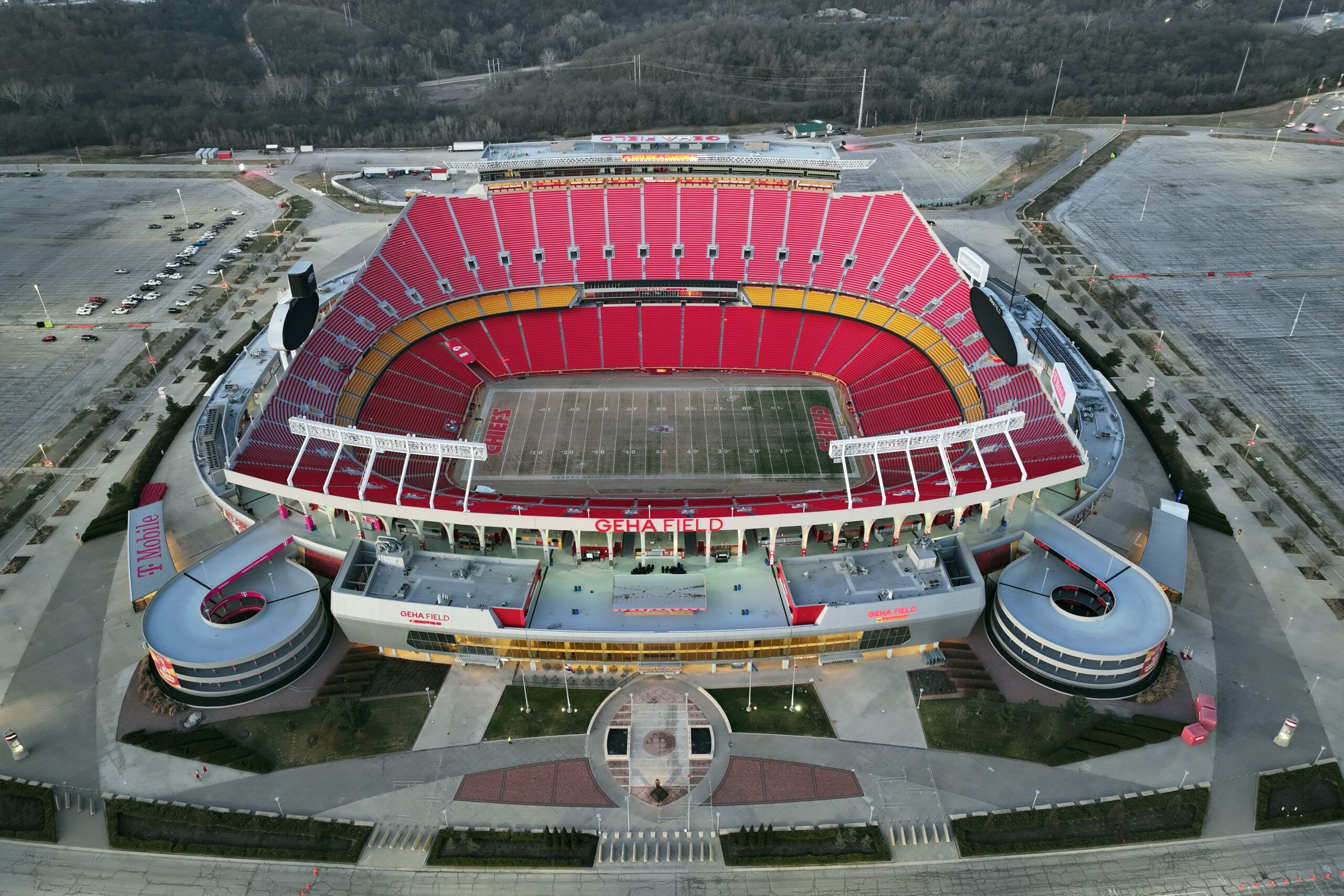 Watch Chiefs grounds crew prepare Arrowhead Stadium…